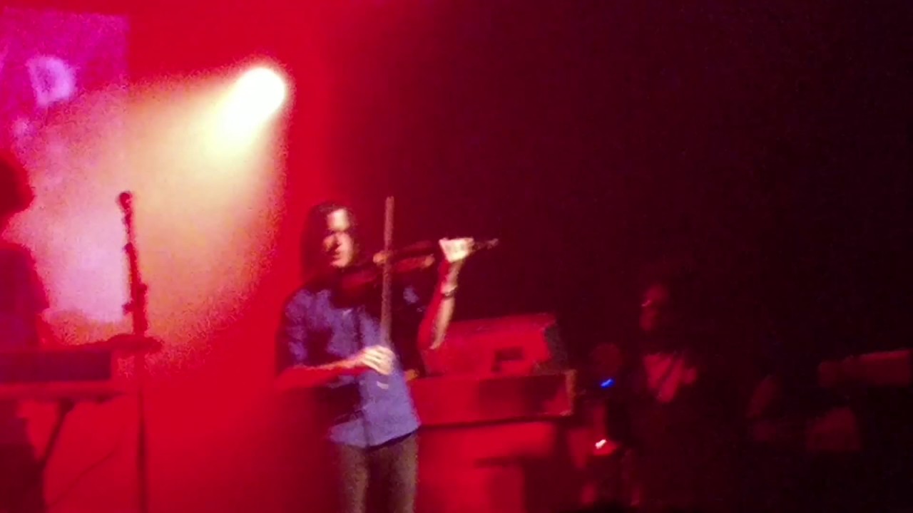 Zach Brock violin solo on 'Outlier' - Snarky Puppy in Frankfurt - YouTube