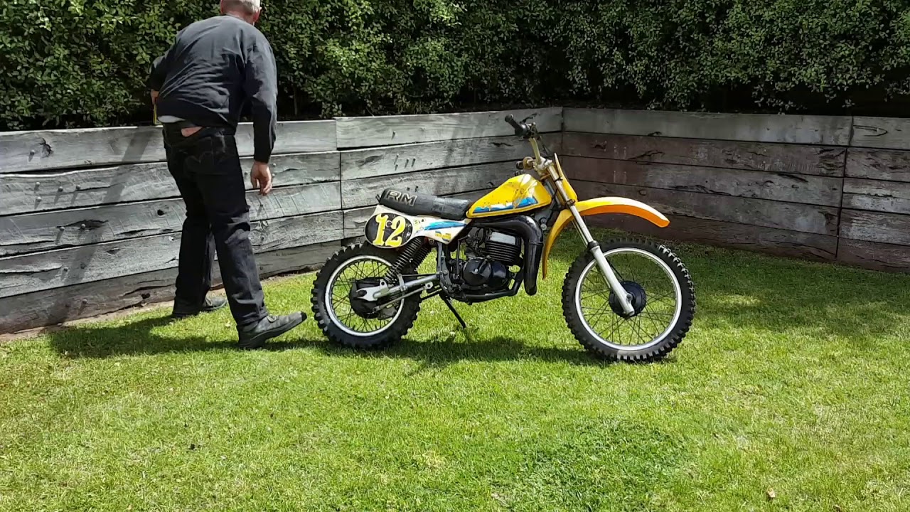 VMX Start up Suzuki RM80 1980 - YouTube