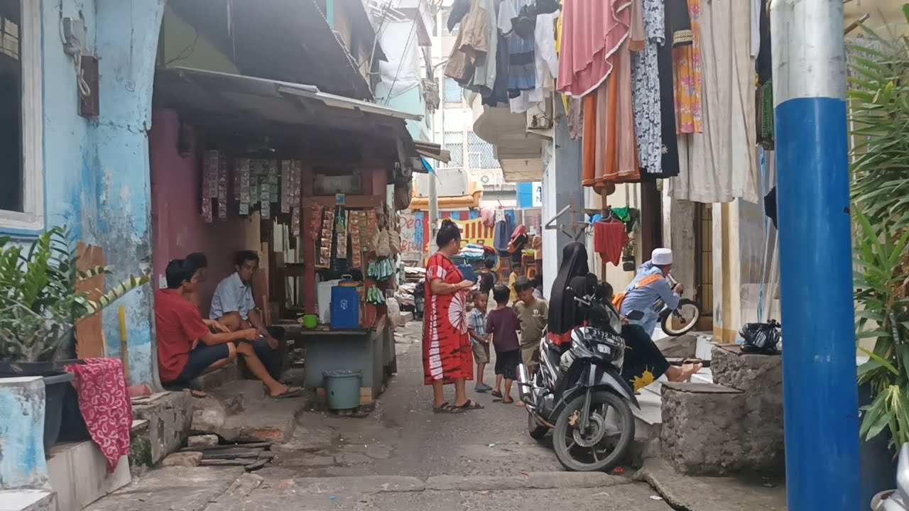 jalan / Gang Kecil Pemukiman Penduduk Pinggiran Komplek Green Garden ...
