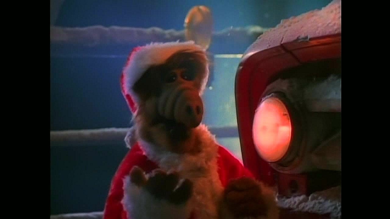 ALF - "Alf Helps a Suicidal Man on Christmas Eve" - YouTube