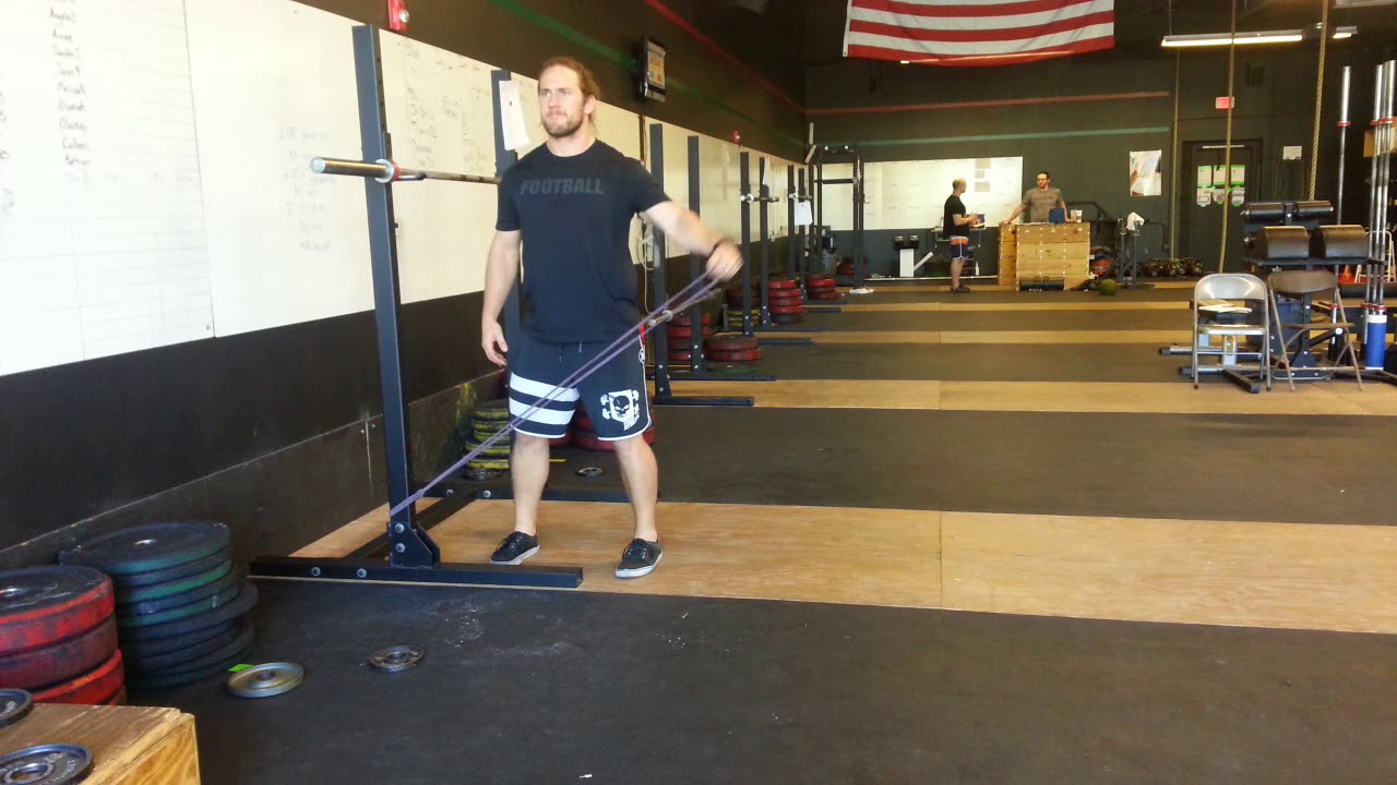 One Arm Banded Lateral Raise - YouTube