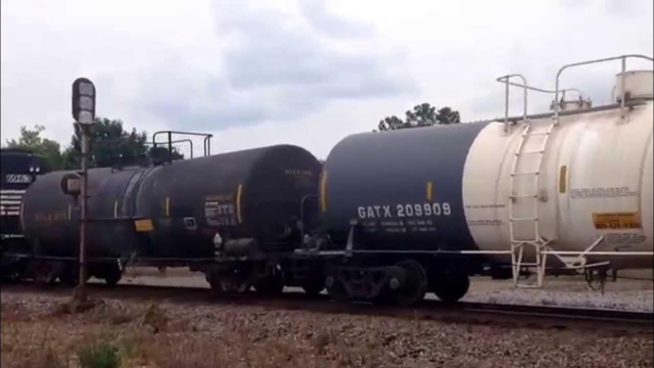 Go Rail Locomotive on NS G68 at Valdosta, GA - YouTube