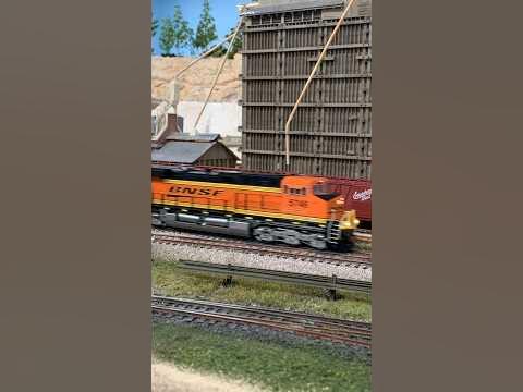 BNSF 5746 At Van Auken In SAMRA #modeltrains #sanantonio #hoscale #texas #funrun #bnsf # ...