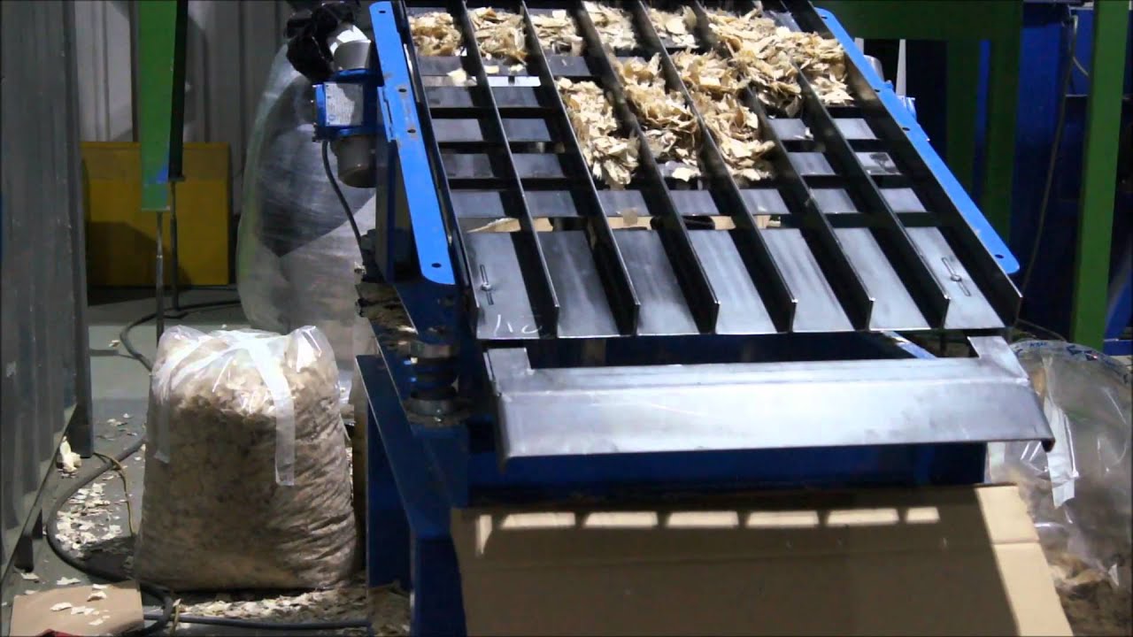 Vibrating screen test wood shavings - YouTube