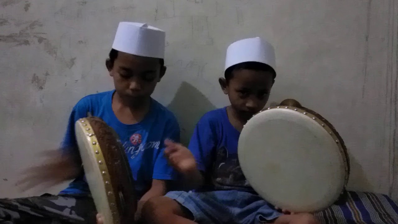 Bermain hadroh bersolawatan nabi - YouTube