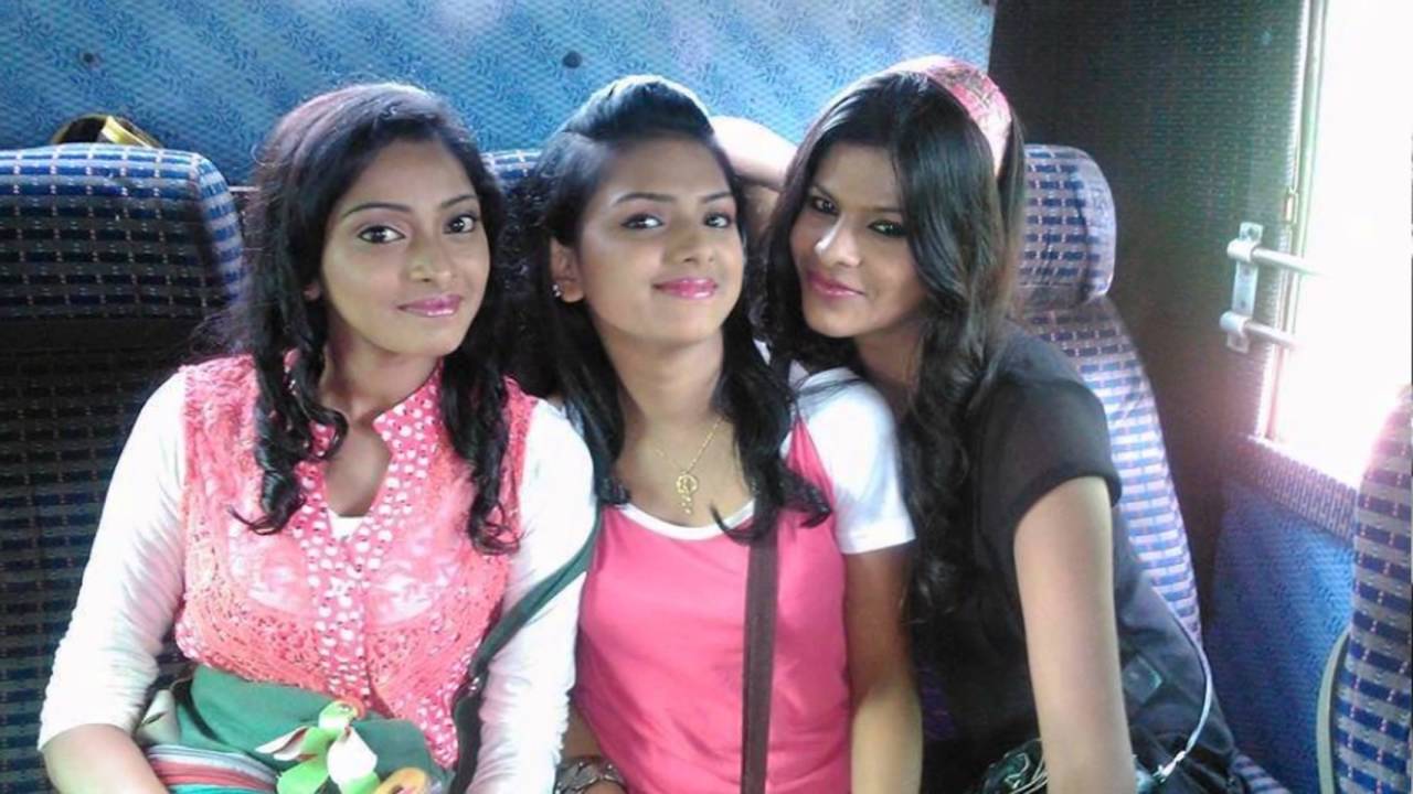 Parasparam Serial Actress Meenakshi Original Name