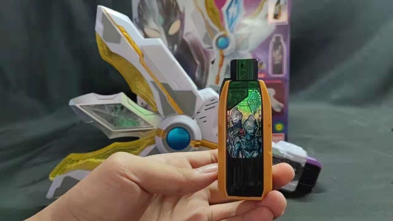 Review DX Ultraman Trigger DX Guts Hyper Key Ultraman Z & Trigger ...