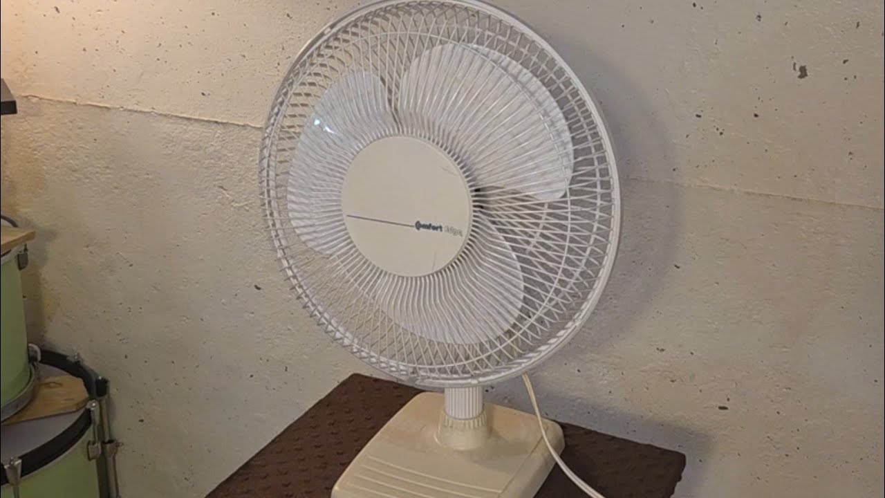 Comfort Edge 12" Oscillating Desk Fan in White - YouTube