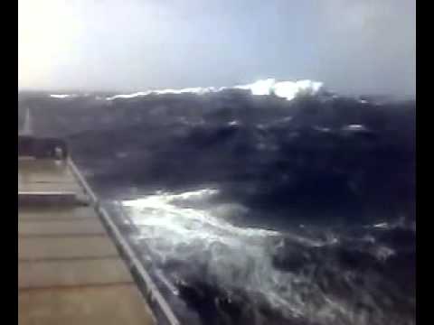 Container Ship Flexing in Rough Seas - YouTube