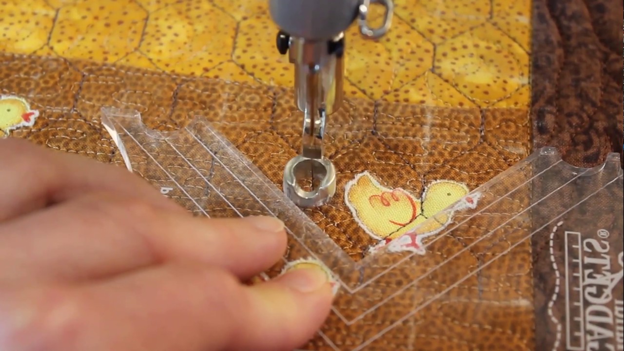 Chicken Wire Quilting Motif by QuiltFabrication - YouTube