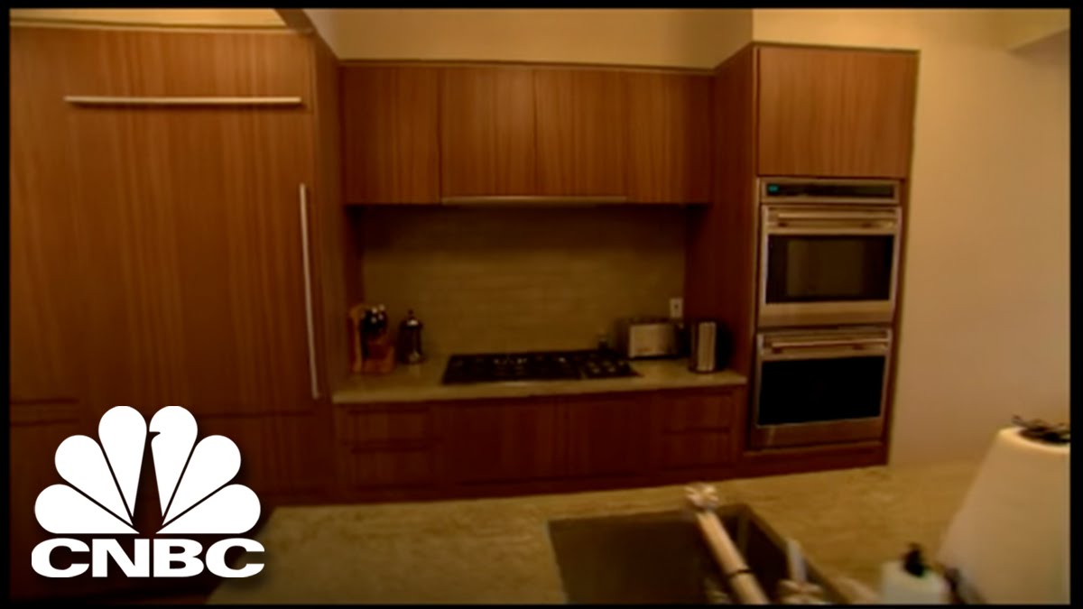 Inside one of NYC's most exclusive buildings - YouTube