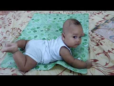 Bayi belajar tengkurep gemesin banget| baby than gemesin bljr tengkurep gak bisa\