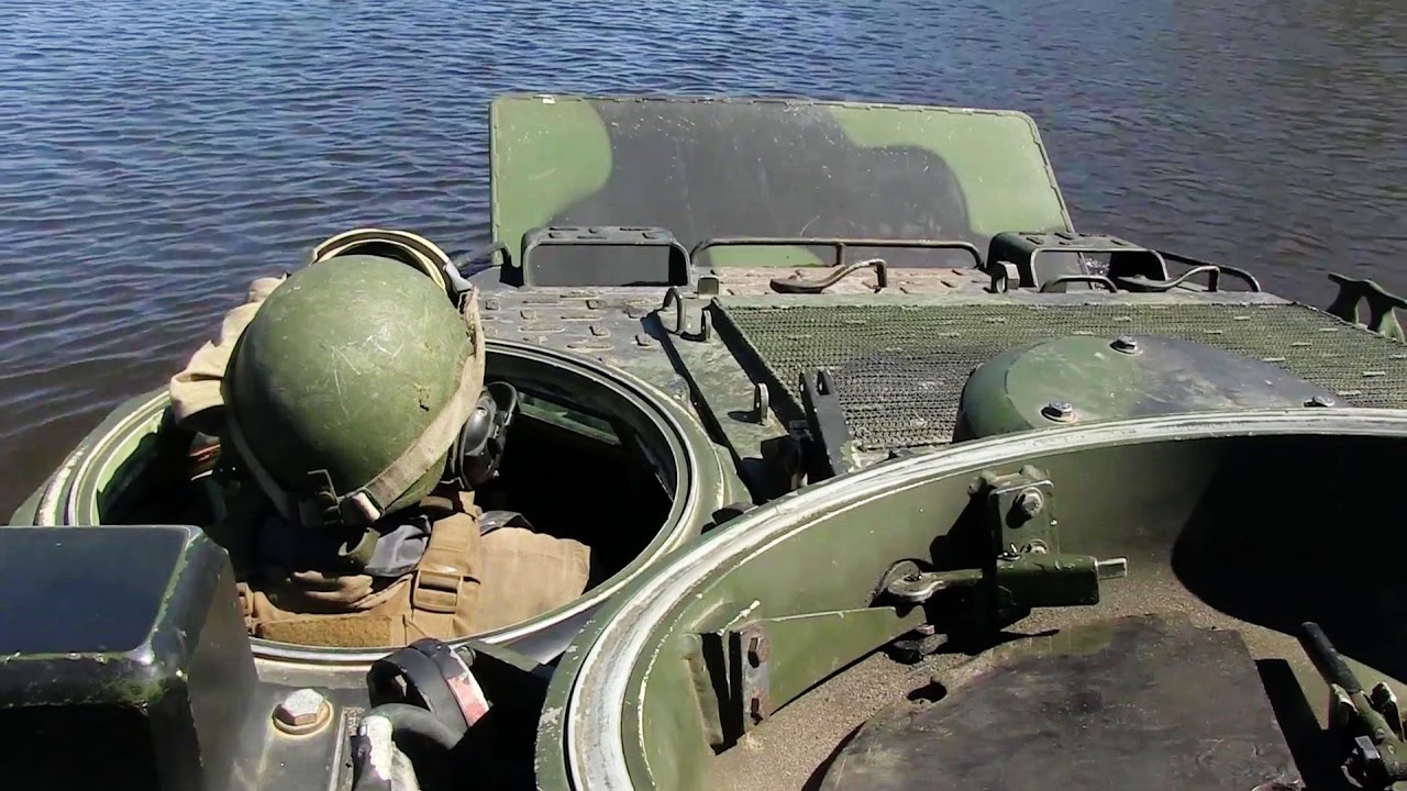 Marine Corps Amphibious Assault Vehicles River Crossing - YouTube