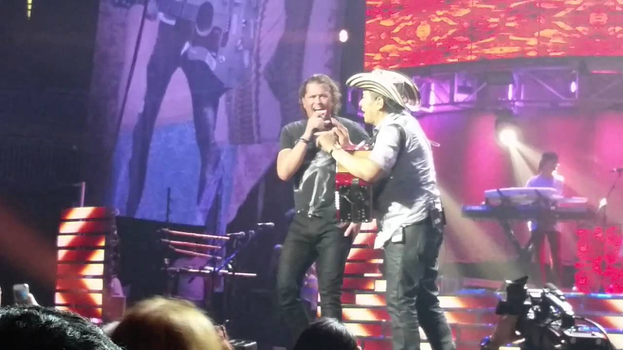 Carlos Vives en Puerto Rico "Carito" - YouTube