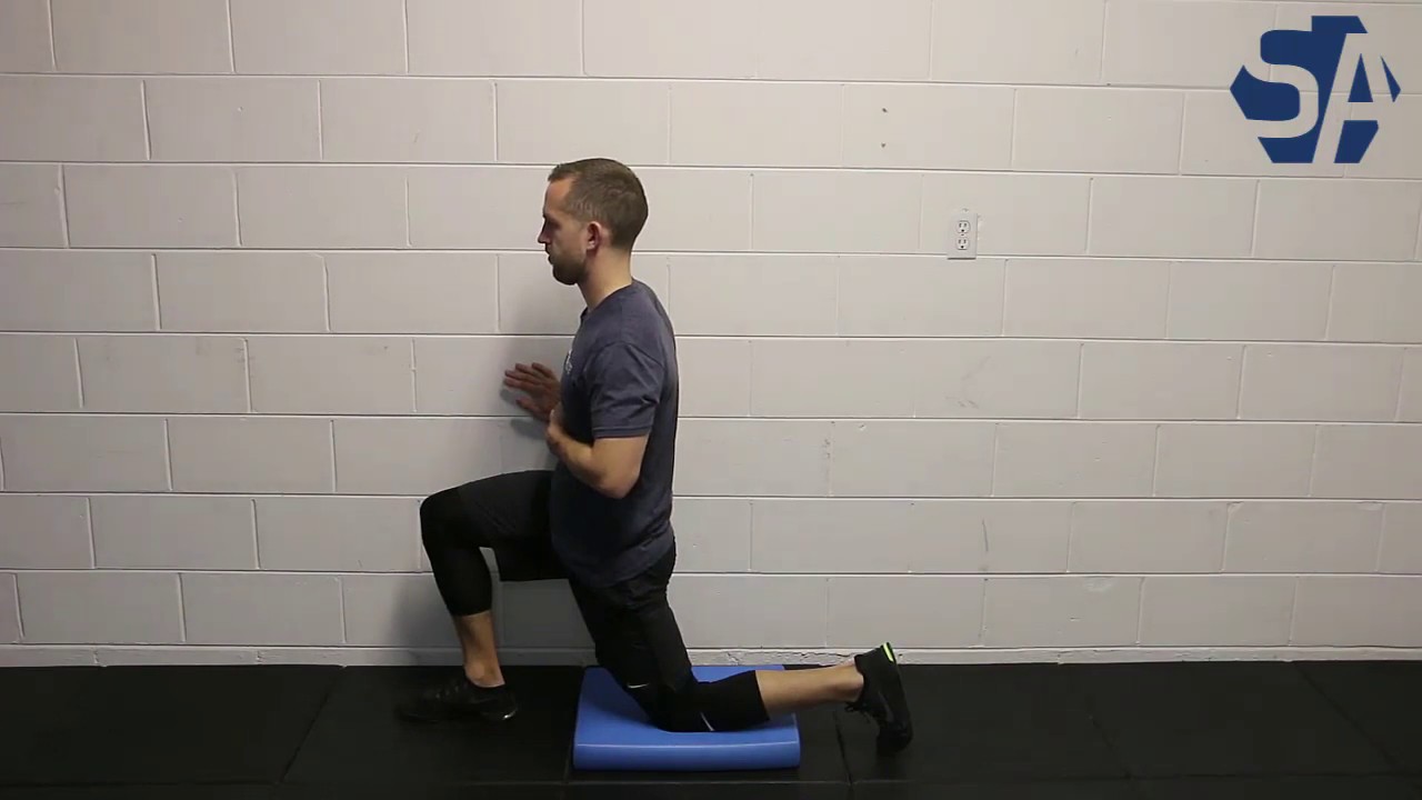 1/2 Kneeling Hip Flexor Stretch - YouTube