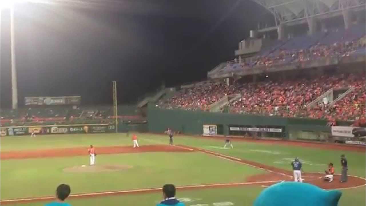 2012/10/14 台灣大賽G2 Lamigo v.s 統一7-ELEVEn獅 林泓育的加油歌 - YouTube