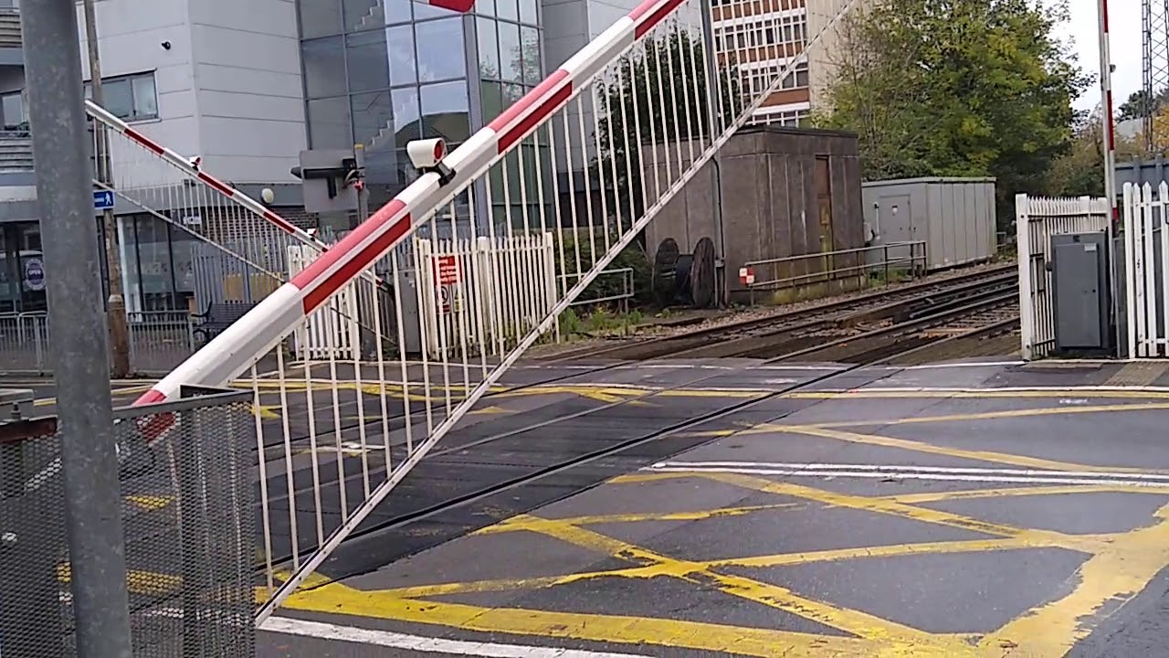 *Network Rail MPV* Cosham Level Crossing, Portsmouth - YouTube