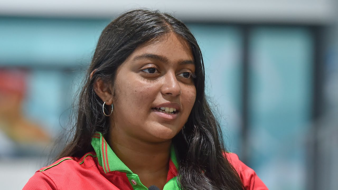 The Rising Swimming Sensation - Hamna Ahmed - YouTube