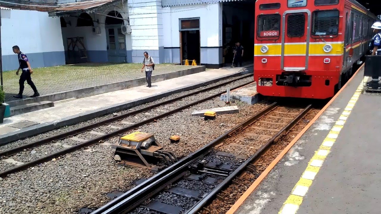 [HD] INDONESIA KRL SWITCH TRACK FROM BOGOR 2nd LINE to KRL DEPOT ...