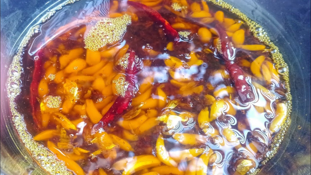 Rosuner achar recipe||garlic achar||Achar||garlic pickle||Achar recipe ...