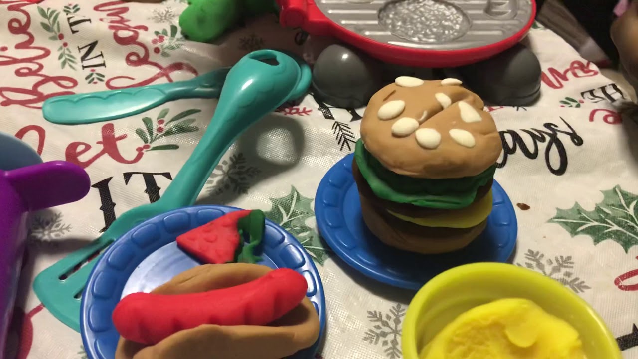 Look at the 🍔! TOY REVIEW Playdough Chef’s Kitchen - YouTube