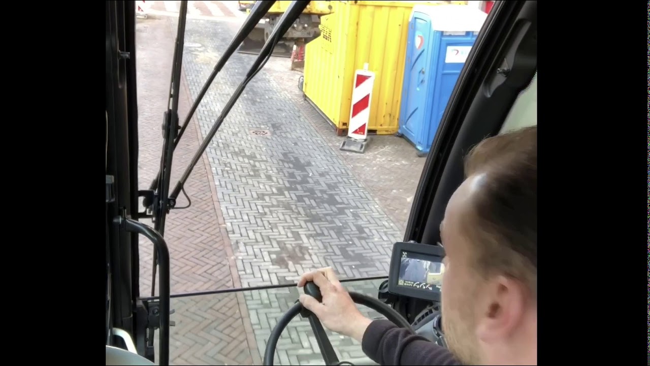 Liebherr 916 with Engcon+ Grading beam - YouTube