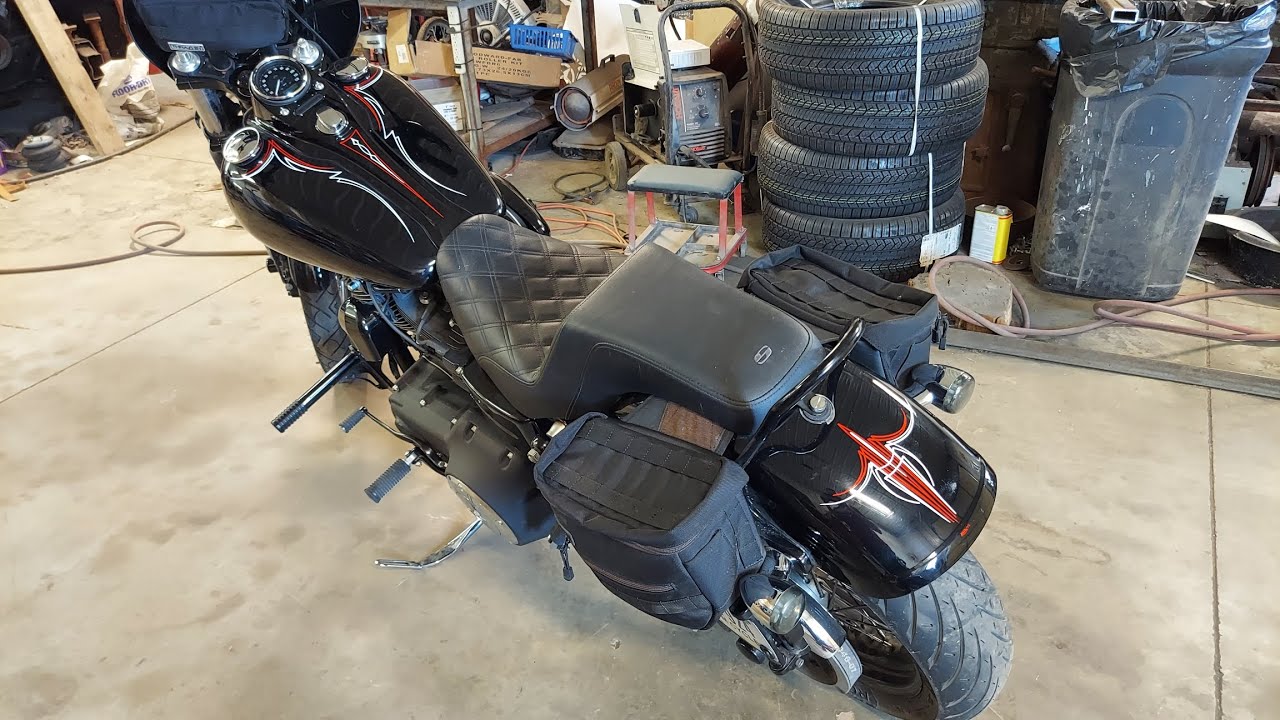 Pinstriping a black Harley, mailbox and helmet - YouTube