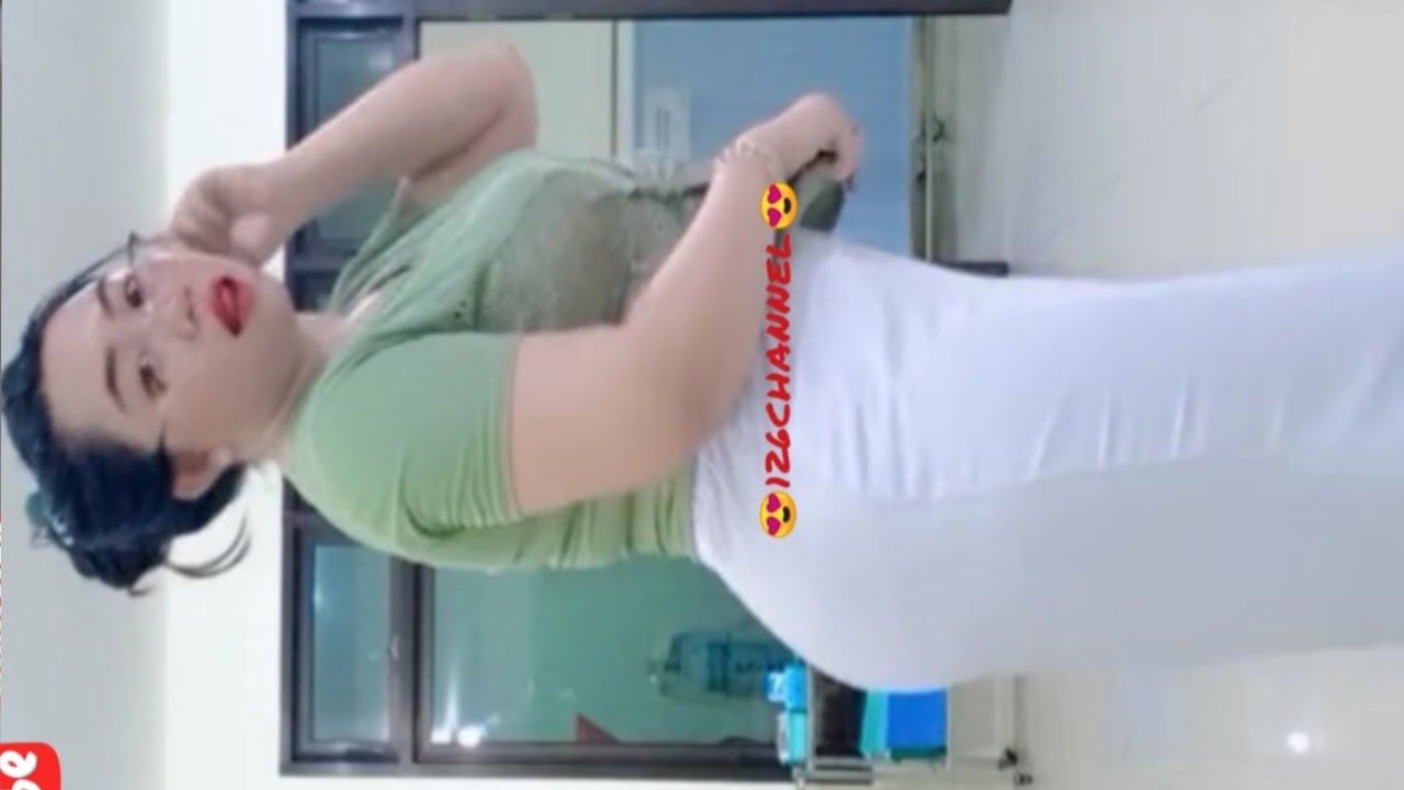 TANTE BOHAY GOYANG HOT PAKE ROK KETAT!!! - YouTube