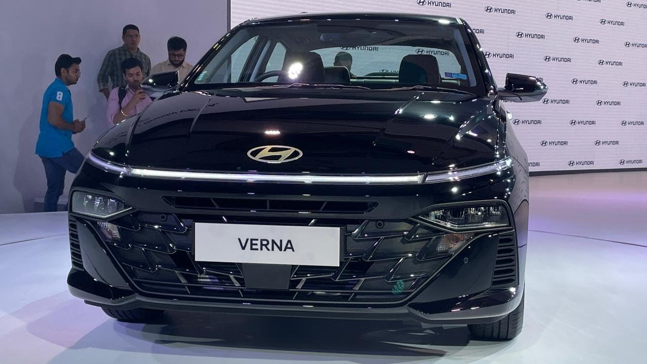 2023 Hyundai Verna CVT Vs. DCT - First Look (Black Vs. Beige Interior ...