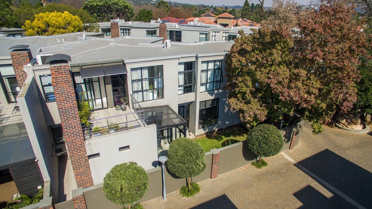 MODERN LUXURY CLUSTER LIVING IN SECURE BOOMED ENCLOSURE WITH FULL ...