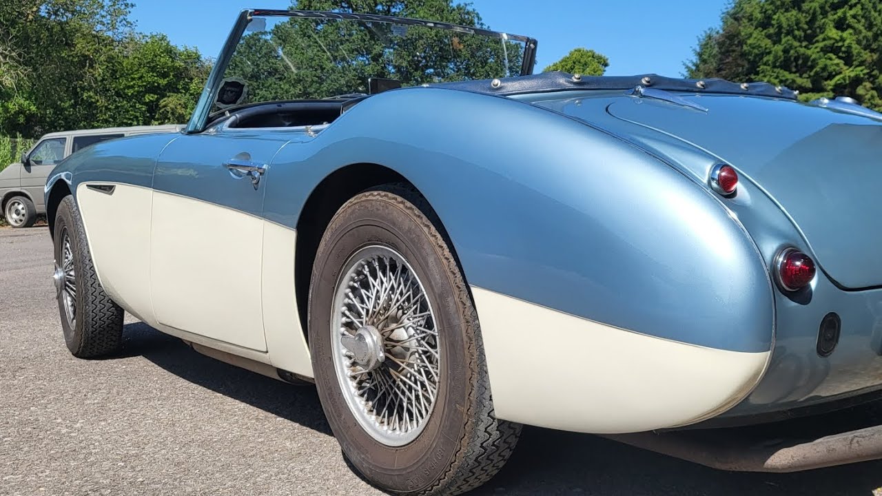 How to paint two tone. Shown on this Austin Healey - YouTube