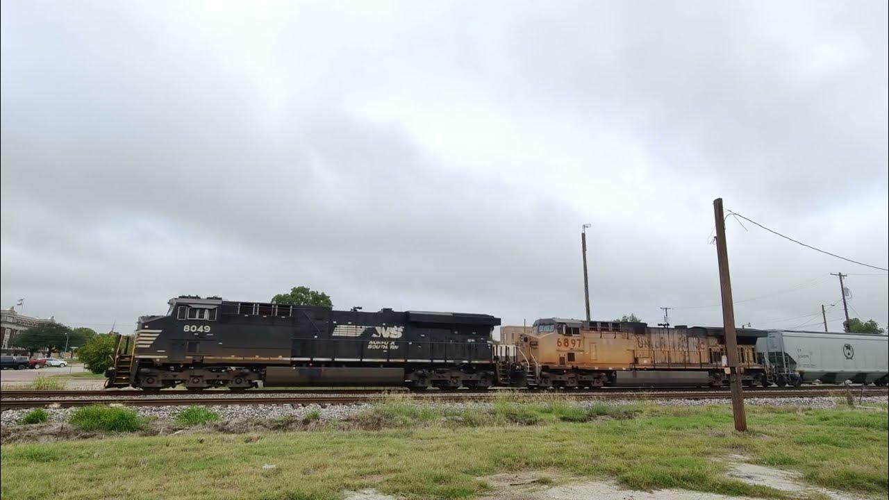 Southbound NS 8049/UP 6897/6222, Mixed Freight Train, "Ennis Sub" Thornton, TX 8-24-2022 - YouTube