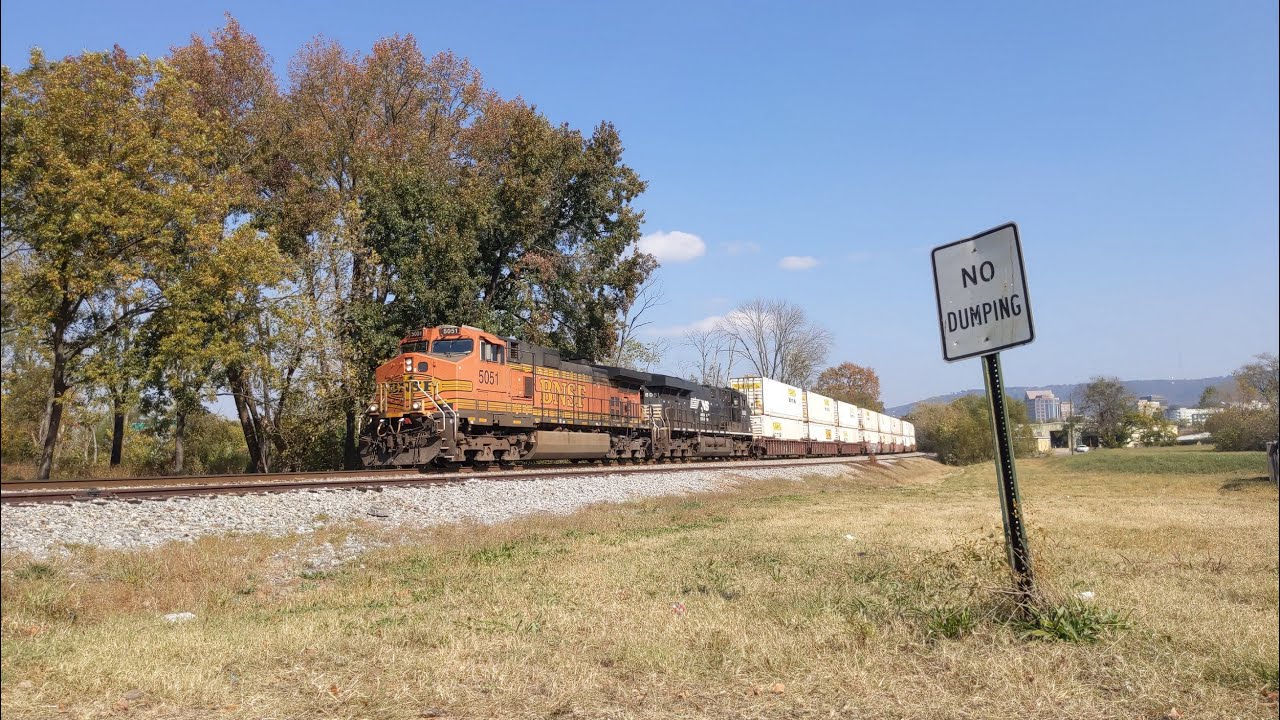 BNSF 5051 and NS 8061 pull NS 283 through Huntsville, AL - YouTube