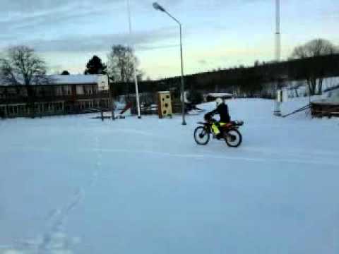 Jag kör Moppe i Skäve :P