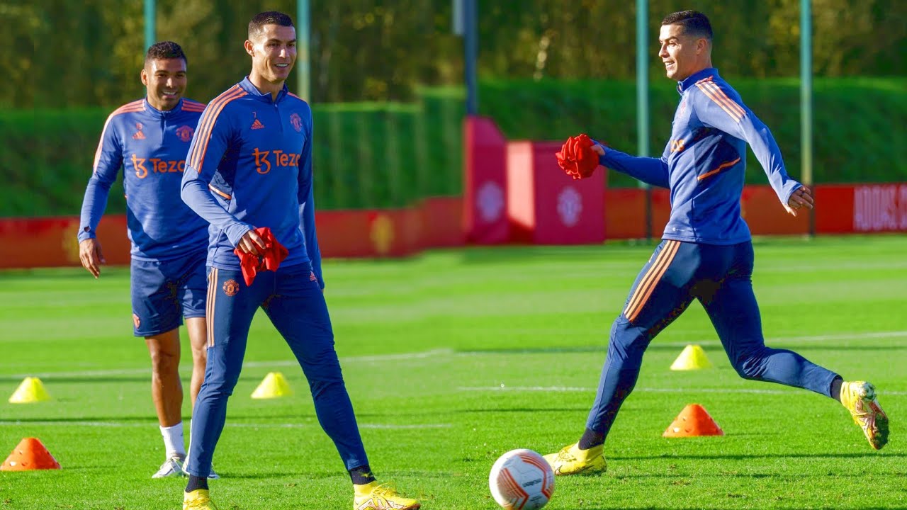 Cristiano Ronaldo is BACK in Manchester United training today - YouTube