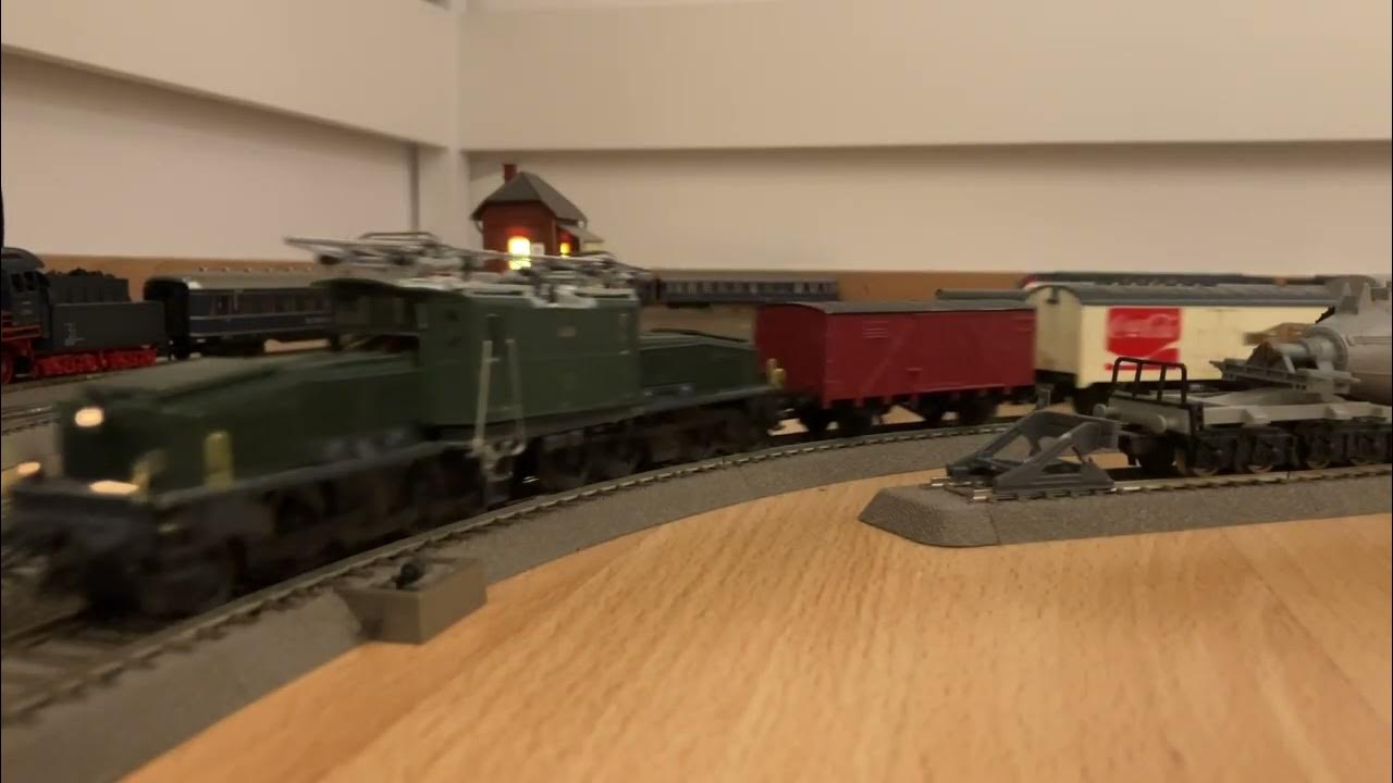 Rangieren mit drei Loks auf der Parkettbahn - YouTube