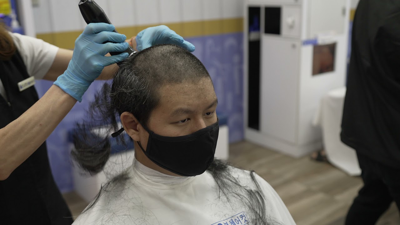 "Number 1" Buzz Cut for National Service (NS) in Singapore (BMT) - YouTube