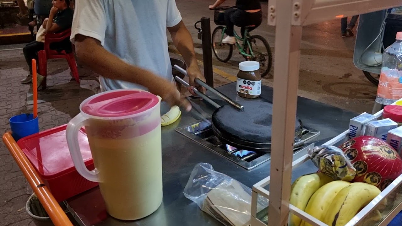 Delicious Marquesitas being prepared in Mexico - YouTube