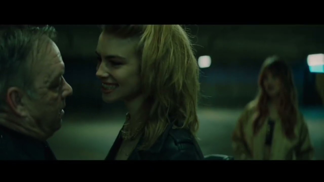 night teeth offical trailer.. - YouTube