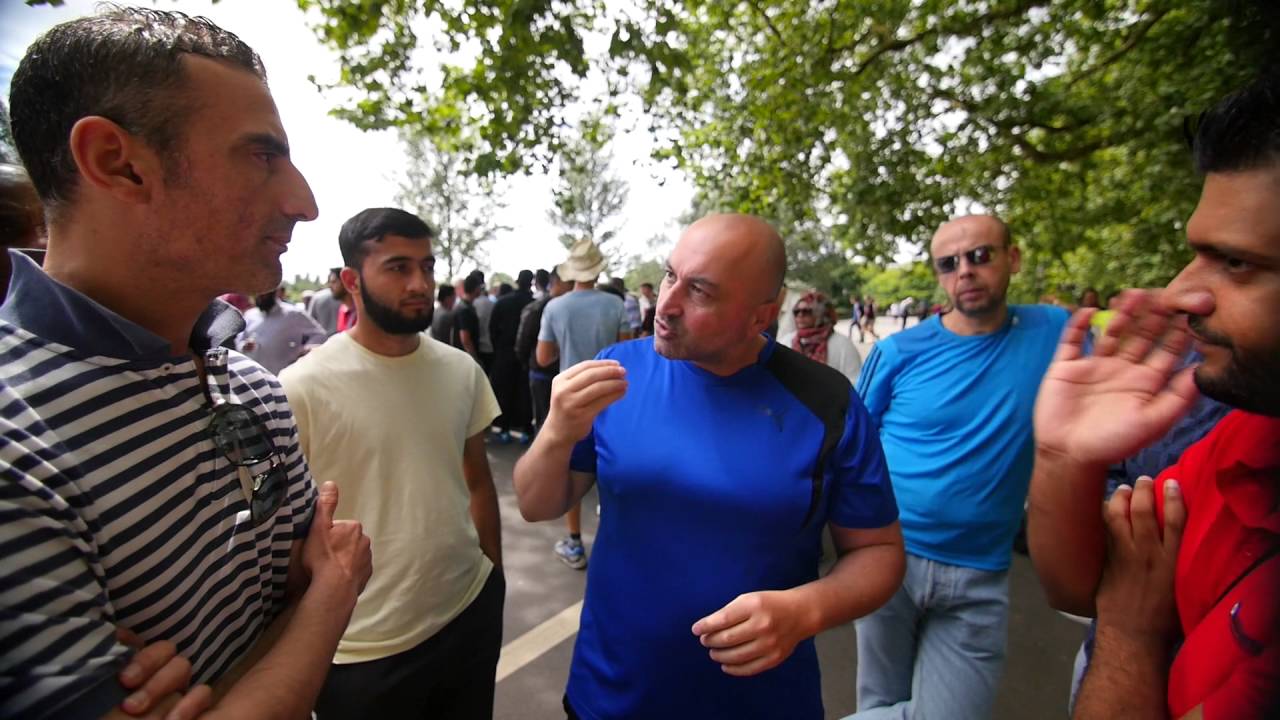 Speakers Corner Agnostic talking to Muslims - YouTube