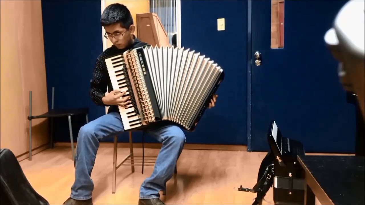 Alumnos de acordeón FAM UNAM - YouTube