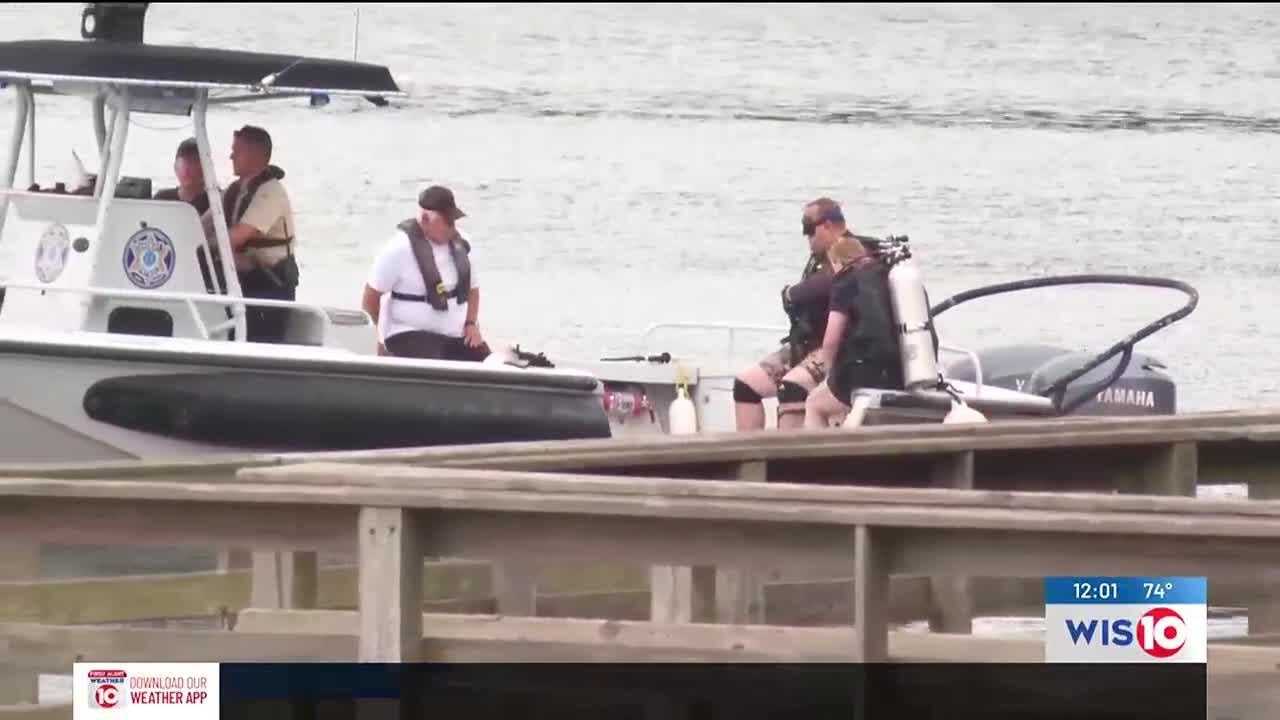 Body found floating in Lake Murray, deputies say - YouTube