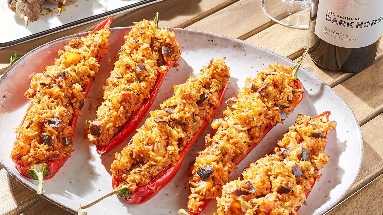 Recette – Poivrons doux pointus farcis à l’aubergine et à la tomate ...