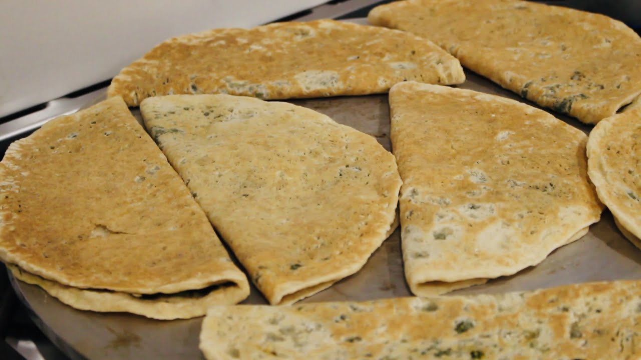 Afghan Authentic Breakfast (Peerke, پيركي تأوه يي) - YouTube