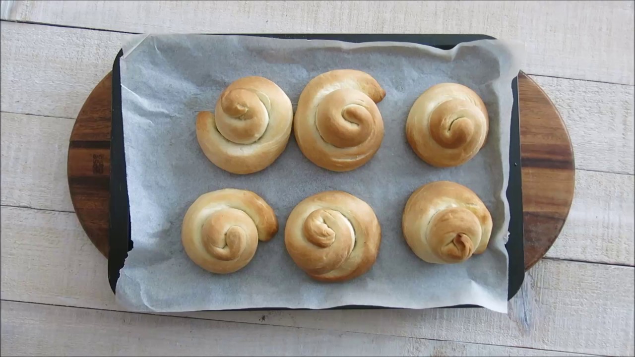 Olive Oil Snail Bread Rolls - YouTube