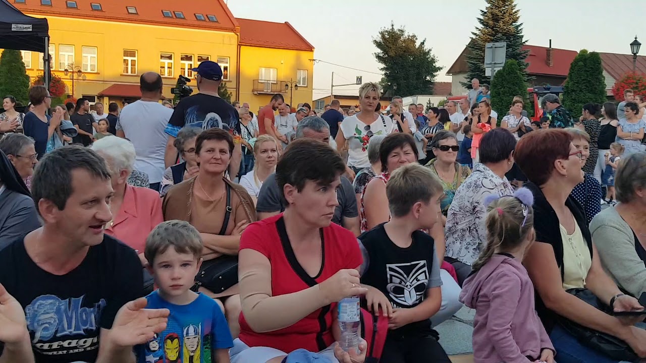 Zabawa przed koncertem - YouTube