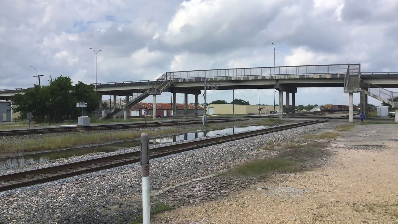 Amtrak Texas eagle arrives at Taylor Texas - YouTube