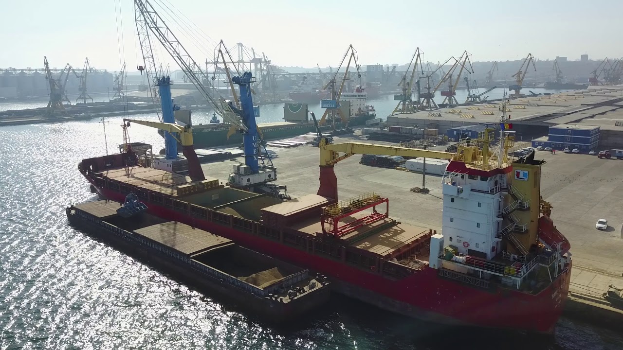 Bulk handling barge-vessel with the Liebherr mobile crane, 30 cbm grab ...