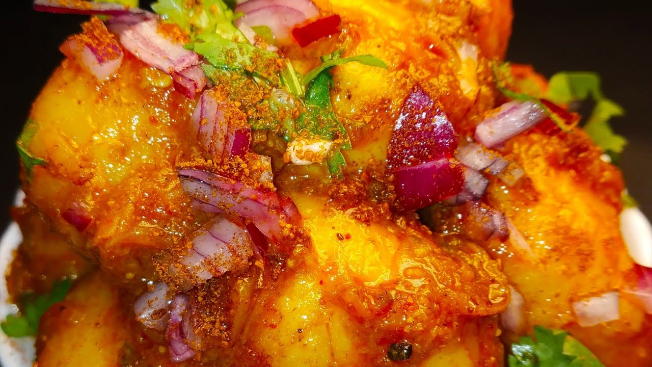 Aloo'r dam||Puchka walar Alur dam||dam alu|| spicy chatpata alur dom ...