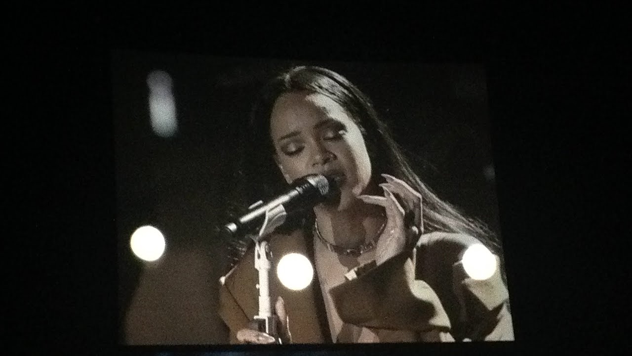 Rihanna - 'Diamonds' (LIVE at The Forum) 5/4/2016 - ANTI World Tour ...